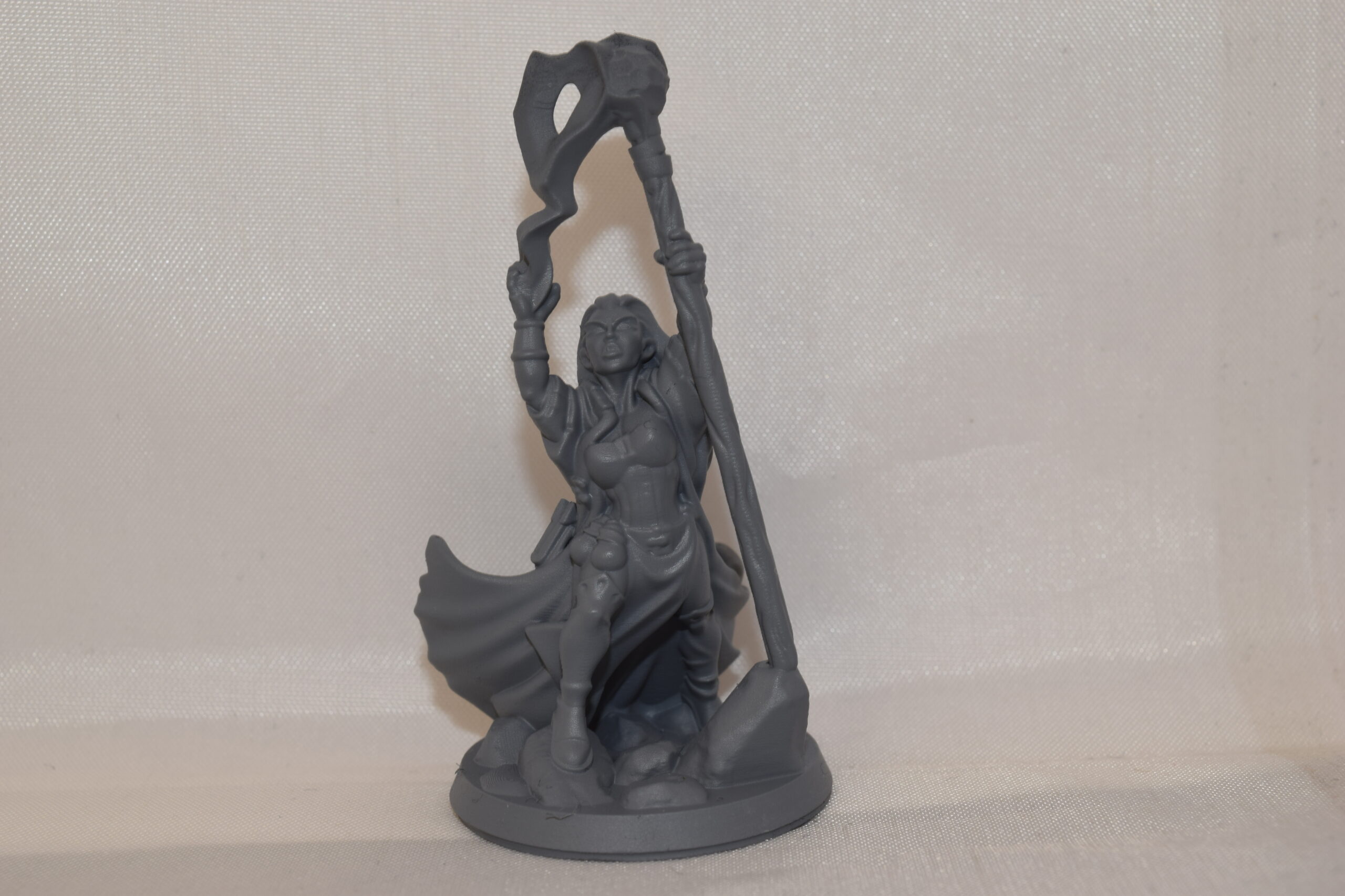 Mage female – Paper or Plastic